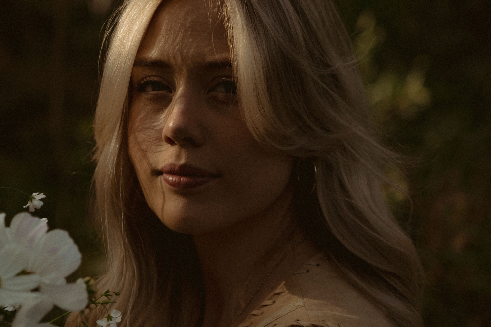 Sara Berki’s AFL Cover Of 'Take Me Home, Country Roads' Goes Viral ...